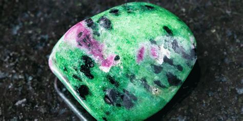 Ruby Zoisite Meanings Properties And Powers Stonesmentor