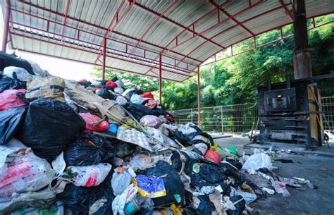Penyebab Sampah Menumpuk Di TPS Kota Bandung Golali Id