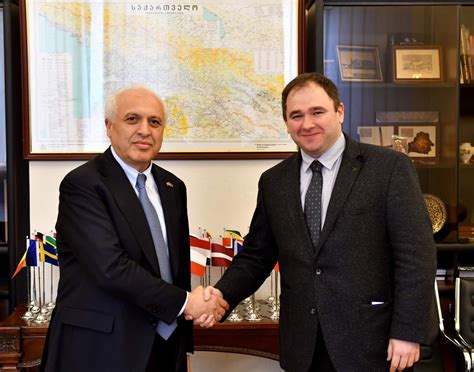 ნიკოლოზ სამხარაძე სომხეთის რესპუბლიკის ელჩს შეხვდა