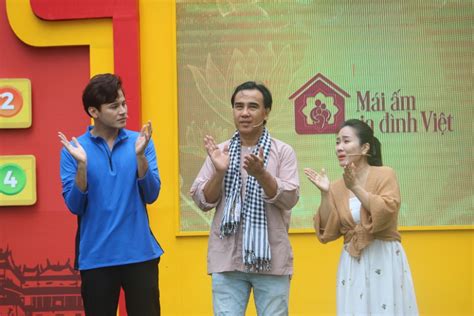 MC Quyền Linh bất lực trước hoàn cảnh người bà tuổi liên tục mất con một mình nuôi cháu nhỏ