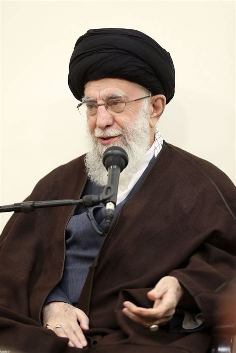 فرارو تصاویر دیدار فرماندهان نیروهای مسلح با فرمانده کل قوا