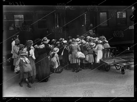 Guerre 1914 1918 Départ Dorphelins Paris Gare De Lyon