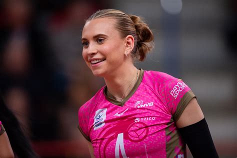 Haylie Bennett Sengage Avec Les Neptunes