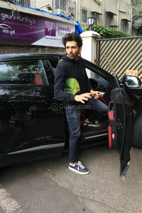 Varun Dhawan Kartik Aaryan Harshvardhan Rane Spotted In Stylish Clothes