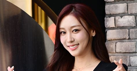 박지영 아나운서 생동감 넘치는 하트 포토엔hd