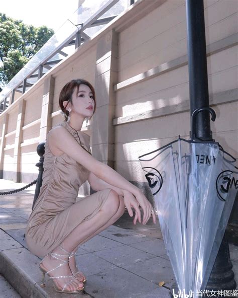身材性感的大长腿美女模特写真 哔哩哔哩