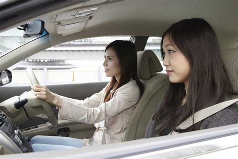 乗り物の上座と下座 タクシーと社用車で異なる？ 意外に知らない席次マナー Hint Pot