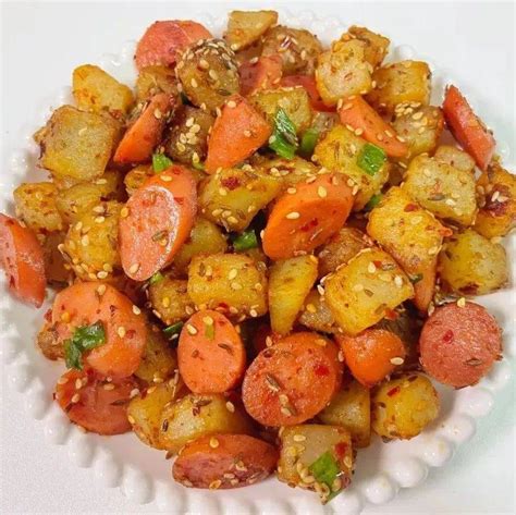 孜然火腿土豆丁丨解馋又下饭 侵权 白芝麻 关火