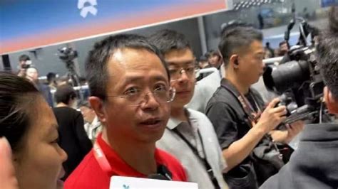 卖车还得靠网红周鸿祎成北京车展最火车模人气盖过雷军黄渤 凤凰网