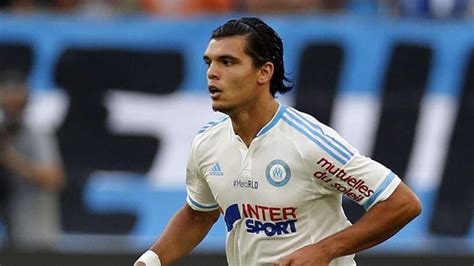 Om Létonnant Retour Au Premier Plan De Karim Rekik