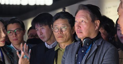 포토 삼성전자 전시관 방문한 최태원 Sk그룹 회장
