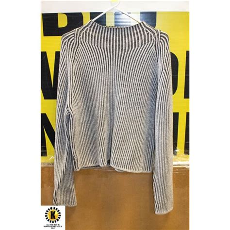 Lululemon Long Sleeve Sweater Wemblem Black Tag