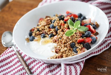 Vanilla Greek Yogurt With Granola