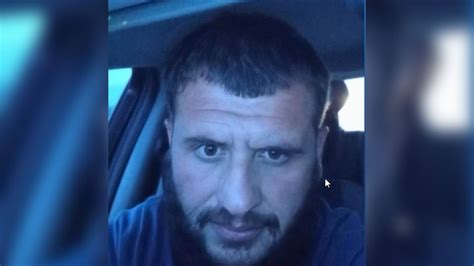 Me Mjekër Të Gjatë Dhe Promovues I Fesë Islame Në Rrjetet Sociale Del Fotoja E Autorit Të