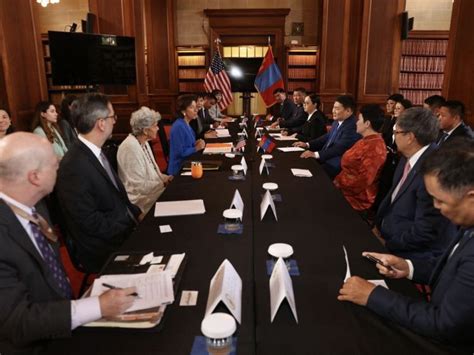 Ерөнхий сайд Л Оюун Эрдэнэ АНУ ын Худалдааны сайд Жина Раймондог хүлээн авч уулзлаа Isee Mn