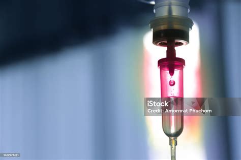 설정 Iv 유체 정맥 드롭 식염수 드립 병원 방 의료 개념 치료 응급 및 주입 약물 주입 치료 화학 요법 Conceptblue