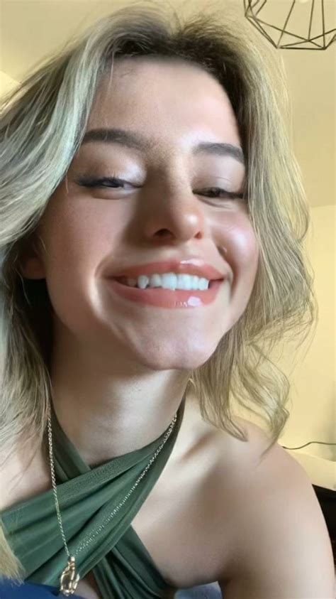 Lea Elui Nipple Slip Instagram Livestream Leaked