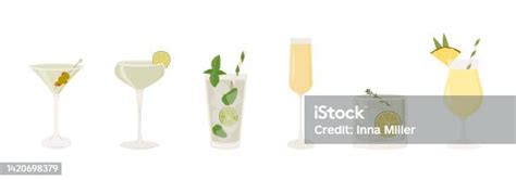 클래식 칵테일 세트 다양한 안경에 다른 알코올 음료 여름 아페리티프 모히토 미모사 피나 콜라다 마르티니 다이키리 마가리타 알코올 음료의 벡터 플랫 일러스트레이션 칵테일에