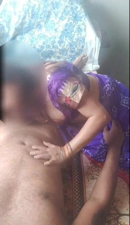 Lockdown Me Desi Maa Ne Soye Bete Ka Lund Chusa Aur Pani