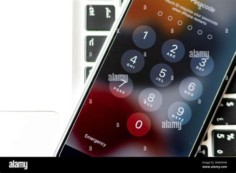 Apple Iphone Touchscreen Mobile Need Pass Code To Enter January 23