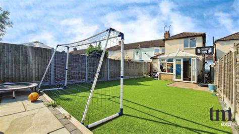 West Avenue Chelmsford Cm1 3 Bed End Of Terrace House £400000