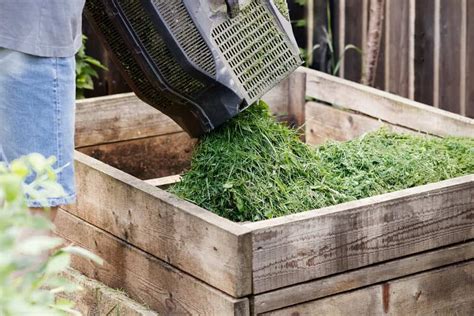 21 Simple Steps To Start A Compost Pile This Spring For Rich Nutrient Packed Soil