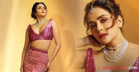 Photos गुलाबी हाय स्लिट ड्रेस सिल्व्हर ज्वेलरी अंबानींच्या