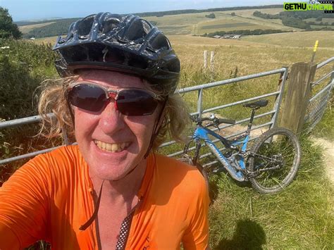 Grayson Perry Wiki Biography Age Gallery Spouse And More