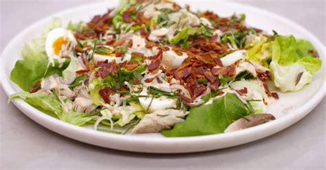 Salade Met Gerookte Makreel Pancetta En Cocktailsaus Dagelijkse Kost