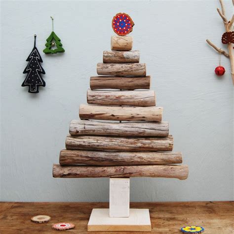 Sapin en rondin de bois flotté Très pratique quand on a peu d espace vous pouvez l installer