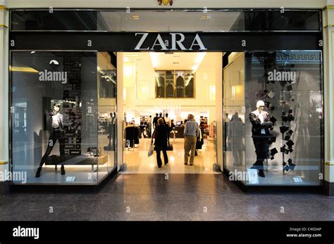 Zara Shop Inside Hi Res Stock Photography And Images Alamy
