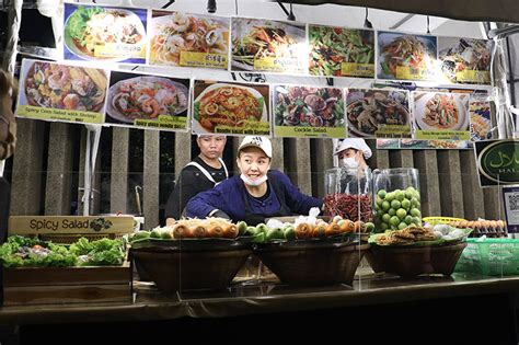 Photo Gallery สำนักงานเขตราชเทวี จัดใหญ่ ถนนคนเดิน ตลาดนัดร้านเด็ดร้าน