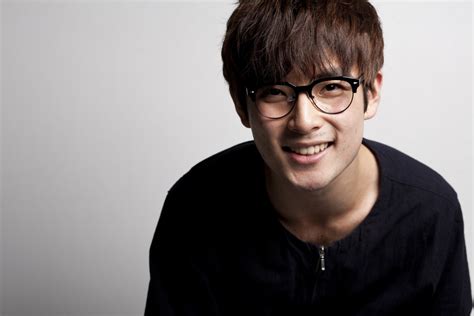 무료 이미지 남자 사람 남성 초상화 검은 헤어 스타일 미소 대화 행복 안경 감각 인물 사진 얼굴 털