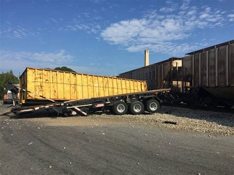 Train Collides With Semi Truck Stalls Midday Traffic In Marietta