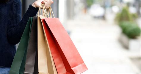 CDL de Timbó distribui R 22 mil em vale compras no último sorteio do