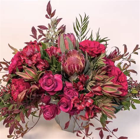 Pantones Viva Magenta Decorate Your Home On Trend In 2023