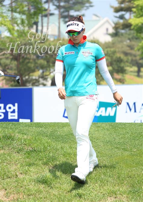 티 박스에서 내려오는 홍란 포토