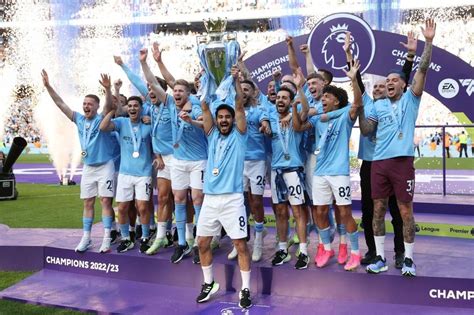 Haaland và dàn sao Man City nâng cúp vô địch Ngoại hạng Anh 2022 2023