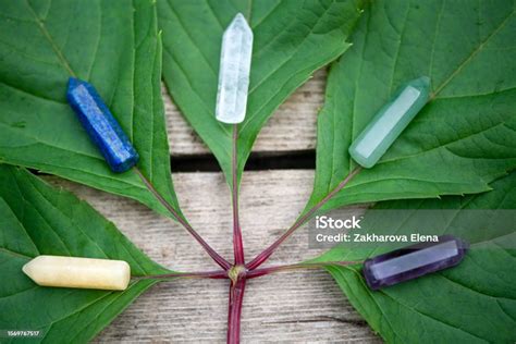 결정 명상 크리스탈 의식 요술 차크라 휴식을 위한 마법 치유 보석 광물 명상을 위한 영적 밀교 수행 삶의 균형 조화를 위한