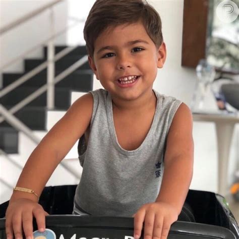 Foto Henry de 6 anos é o filho mais velho de Simone Purepeople