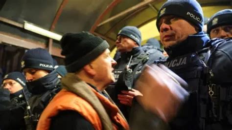 Polish Police Arrest Politicians In Presidential Palace