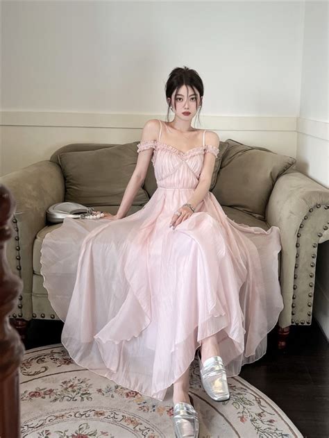 여름 비치 휴양지룩 핑크 해변룩 바캉스룩 프릴 나시롱원피스 여신원피스 프릴쉬폰 롱 나시원피스 캉캉치마 오프숄더