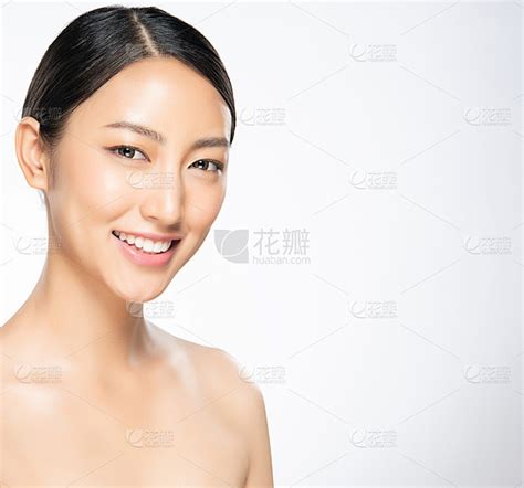 美丽的年轻亚洲女人，干净新鲜的皮肤，