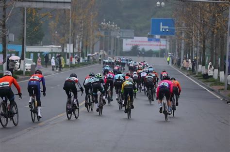 首战打响 骑遍四川2022年环茶马古道雅安国际公路自行车赛开赛