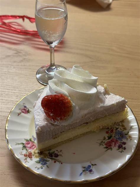 [잡담] 성심당 딸기요거트케이크 미쳤다 🍰 인스티즈 Instiz 일상 카테고리