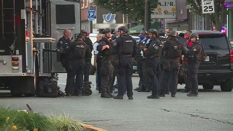 Two Officers Shot In South St Louis Suspect Barricaded Inside Home