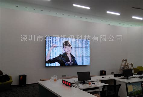 青岛某广告产业园3列3行46寸55mm应用案例深圳市华冠视讯科技有限公司提供液晶拼接屏液晶拼接大屏拼接屏广告机液晶广告机