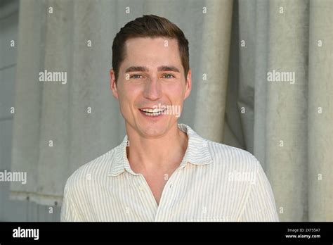 Schauspieler Timothy Boldt Posiert Beim Fantreffen Und Starwahl Der RTL