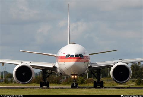 PK GIK Garuda Indonesia Boeing U ER Photo by Björn Huke ID Planespotters net