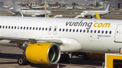 Huelga Vueling La compañía cancela 54 vuelos por el parón de tripulantes